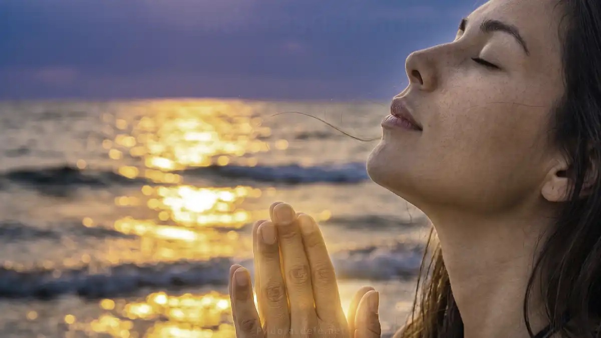 10 Bible Verses to Rest Your Problems in God and Find Peace 🙏